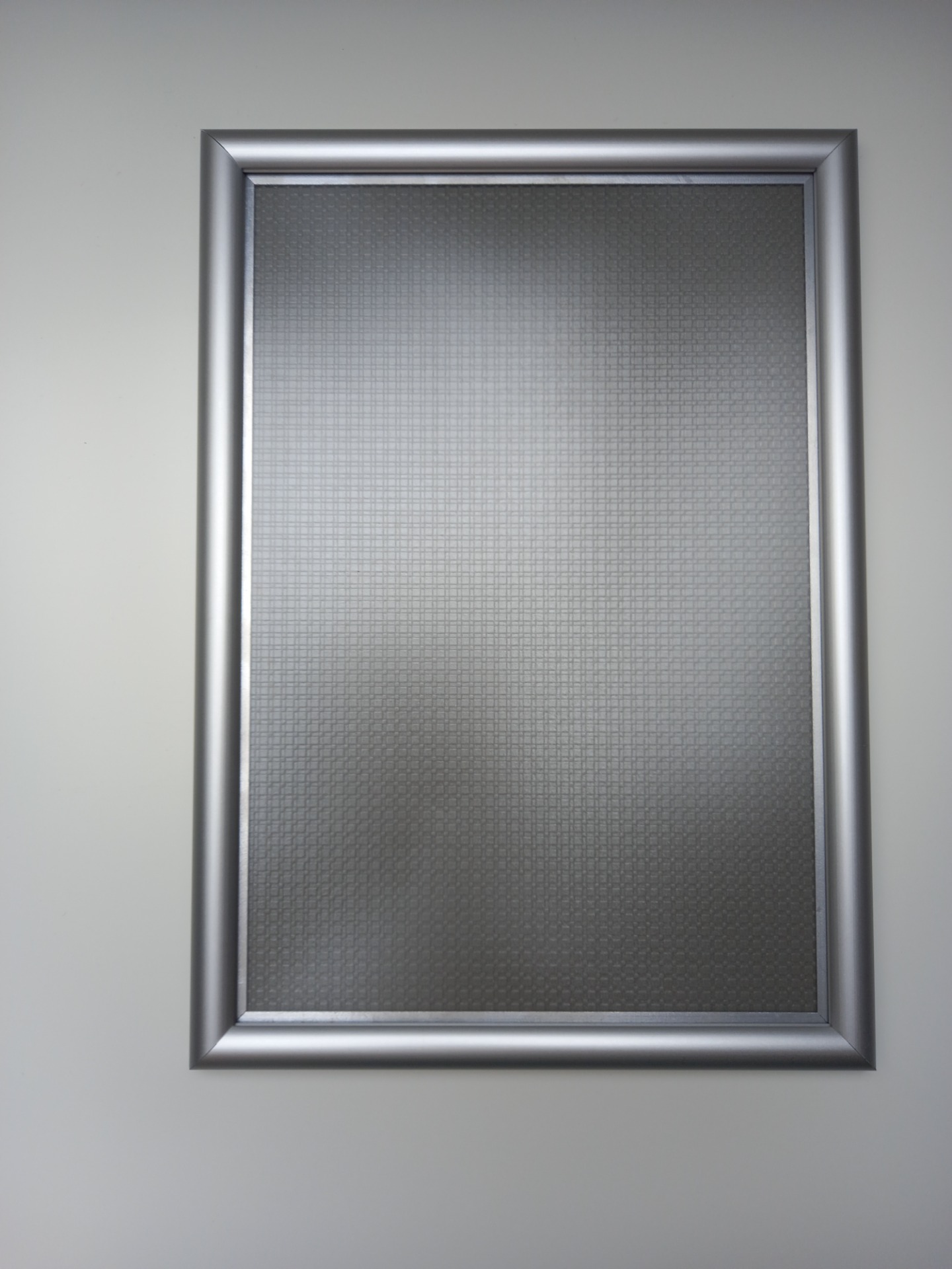 Fém A4 plakátkeret, fali 15 mm profil